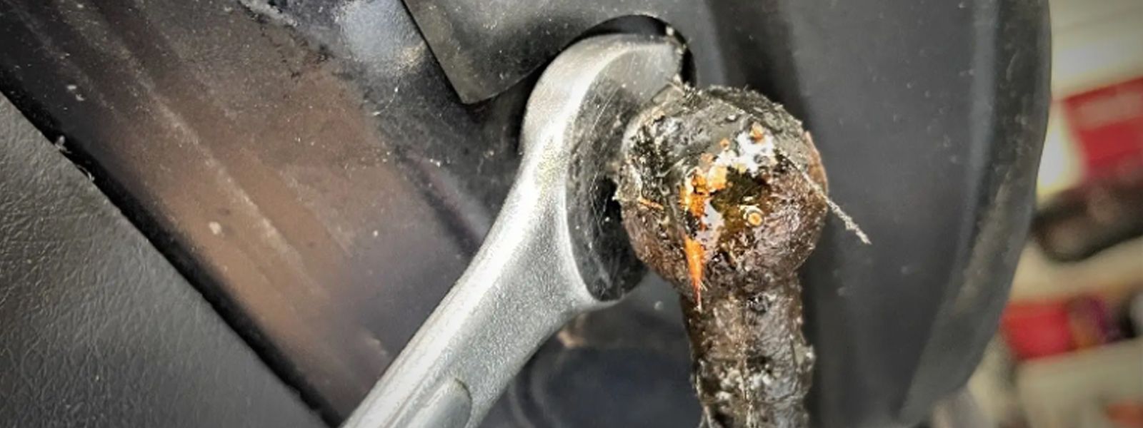 A comprehensive guide to replacing your car's power hatch lift support