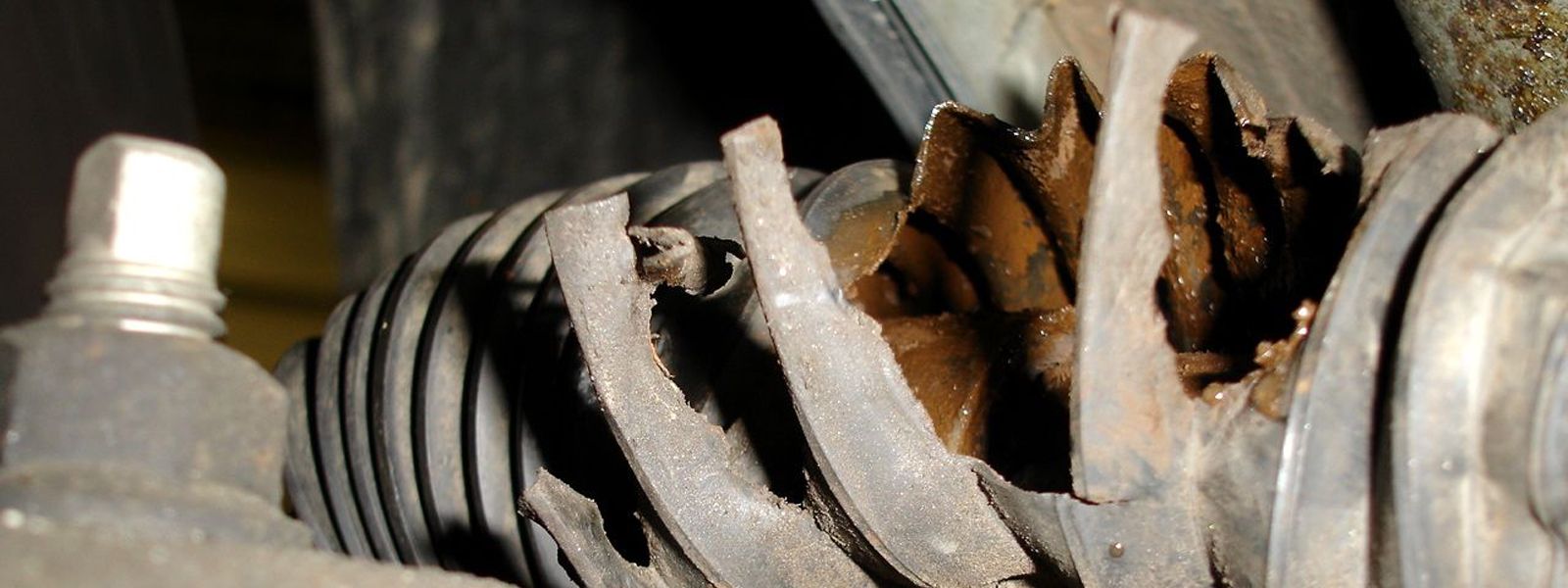Avoid steering troubles-signs of a failing power steering rack and pinion